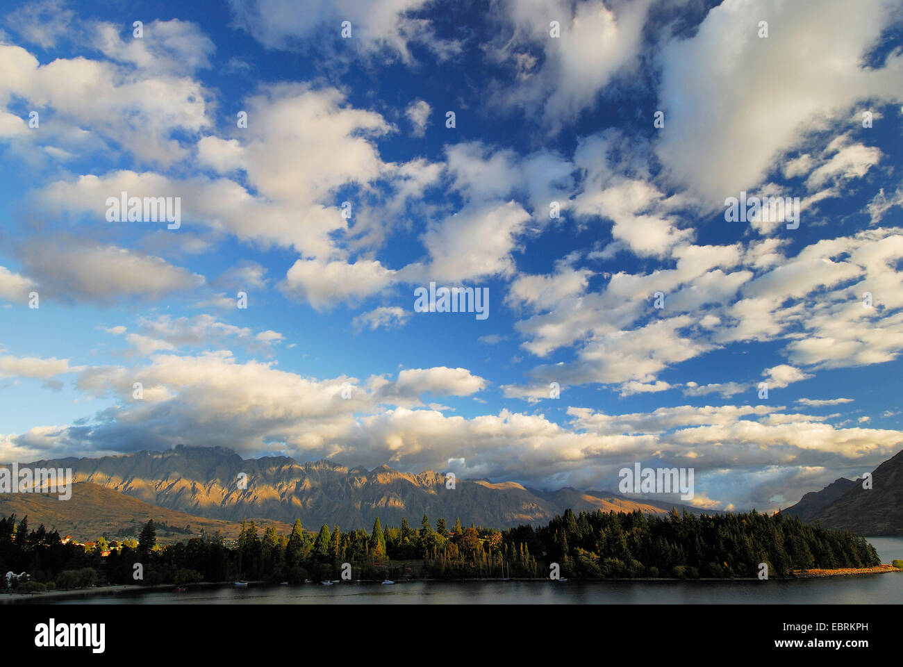 Queenstown mountain ranges hi-res stock photography and images - Alamy