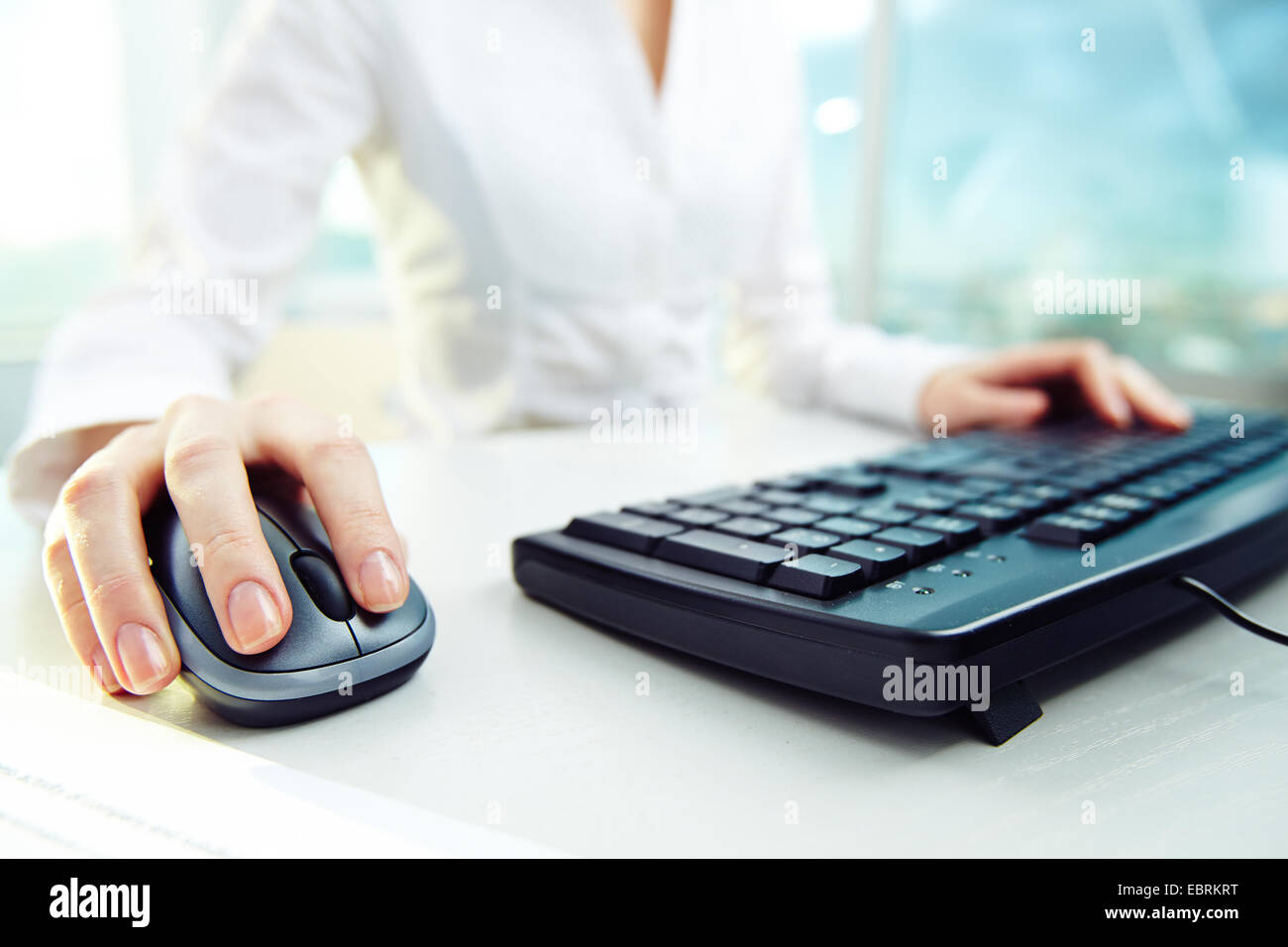 Female hand on computer mouse Stock Photo - Alamy