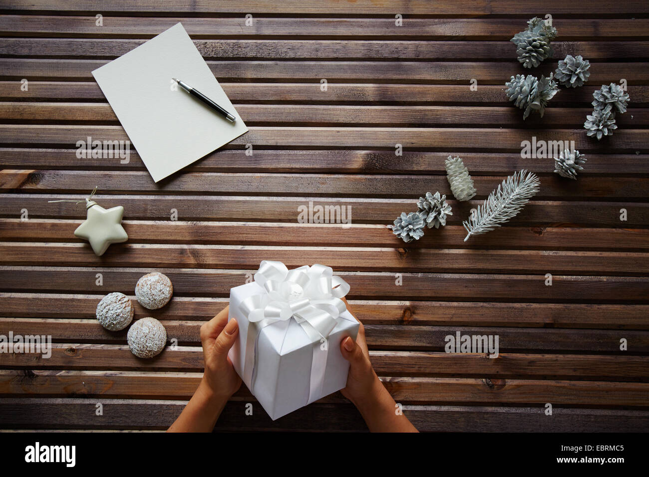 Female hands holding a gift box Stock Photo - Alamy