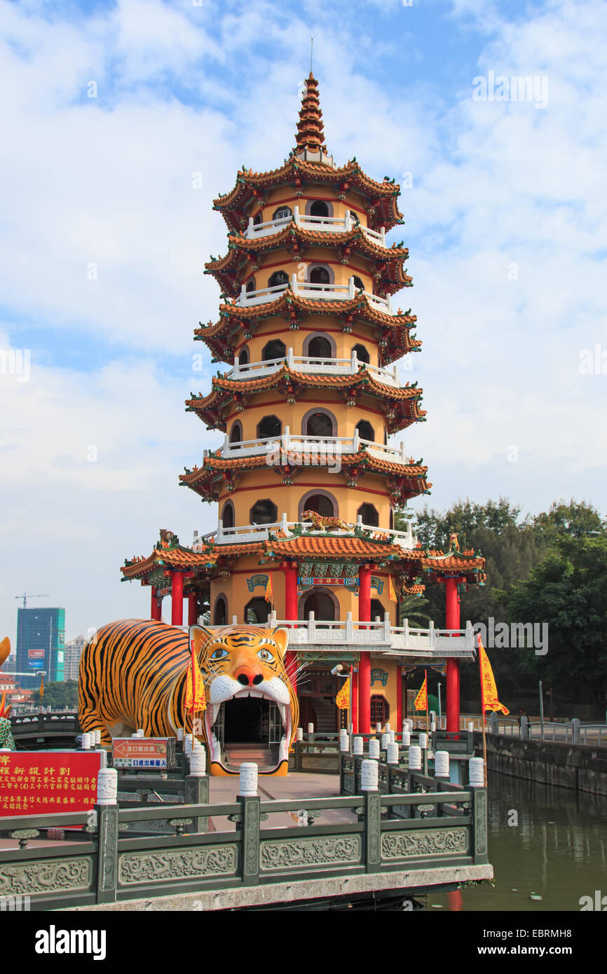 Tiger Pagoda at Lotus pond, Kaohsiung, Taiwan Stock Photo - Alamy