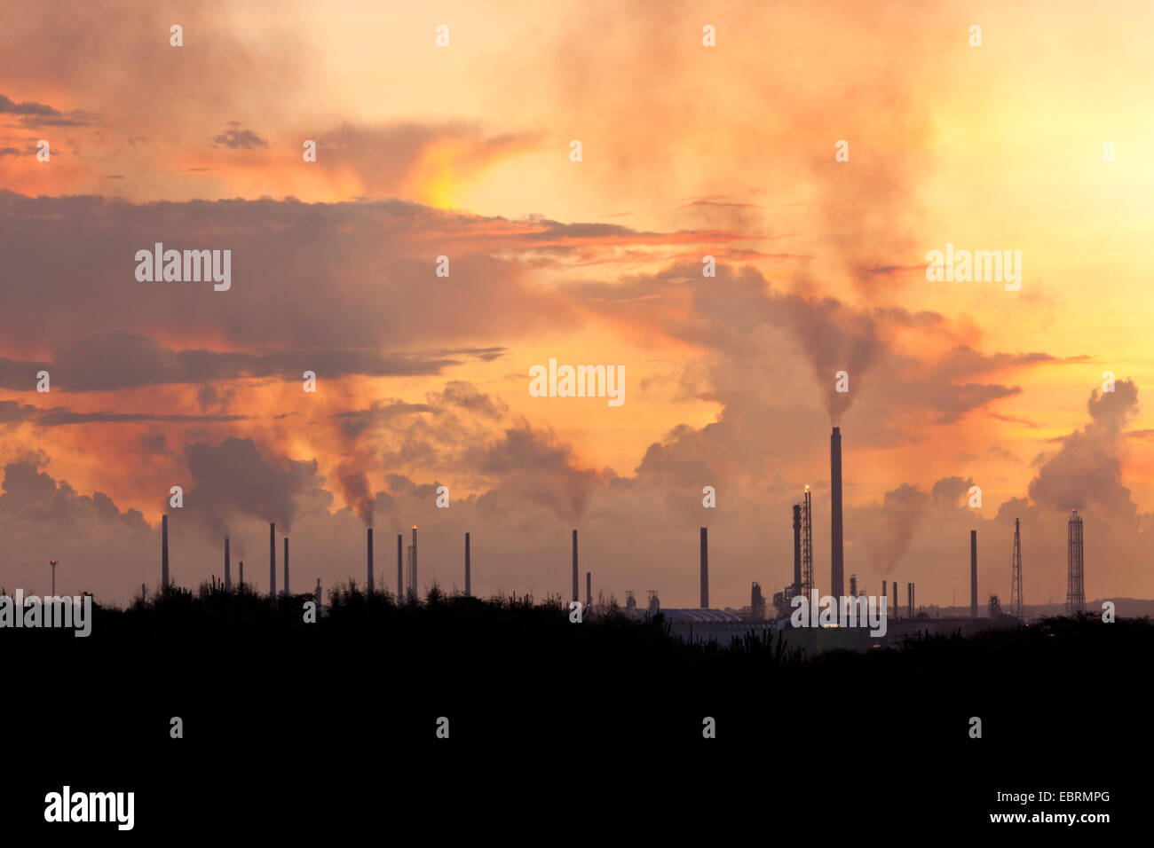 Refinery oil pollution hi-res stock photography and images - Alamy