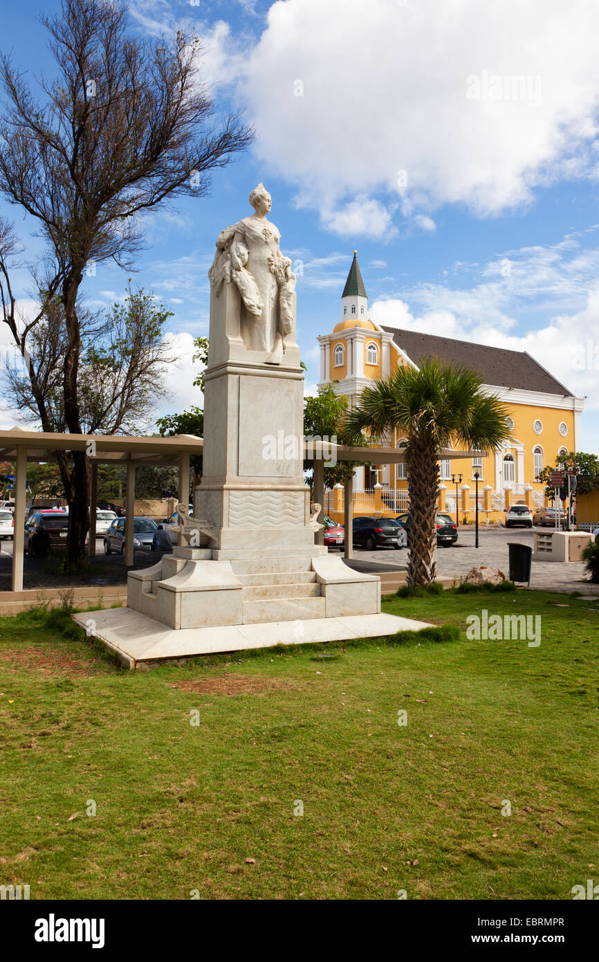 Queen Wilhelmina monument at Wilhelminapark, Willemstad, Curacao ...
