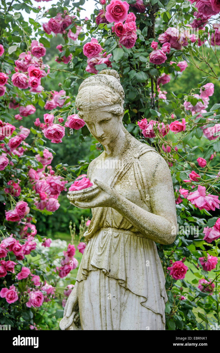 Rose sculpture hi-res stock photography and images - Alamy