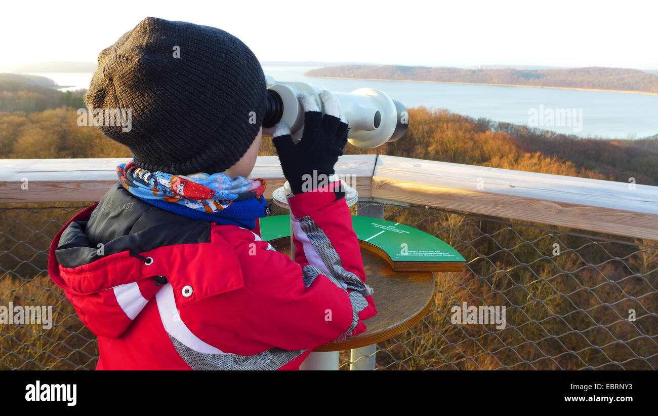 Child looking through telescope hi-res stock photography and images - Alamy
