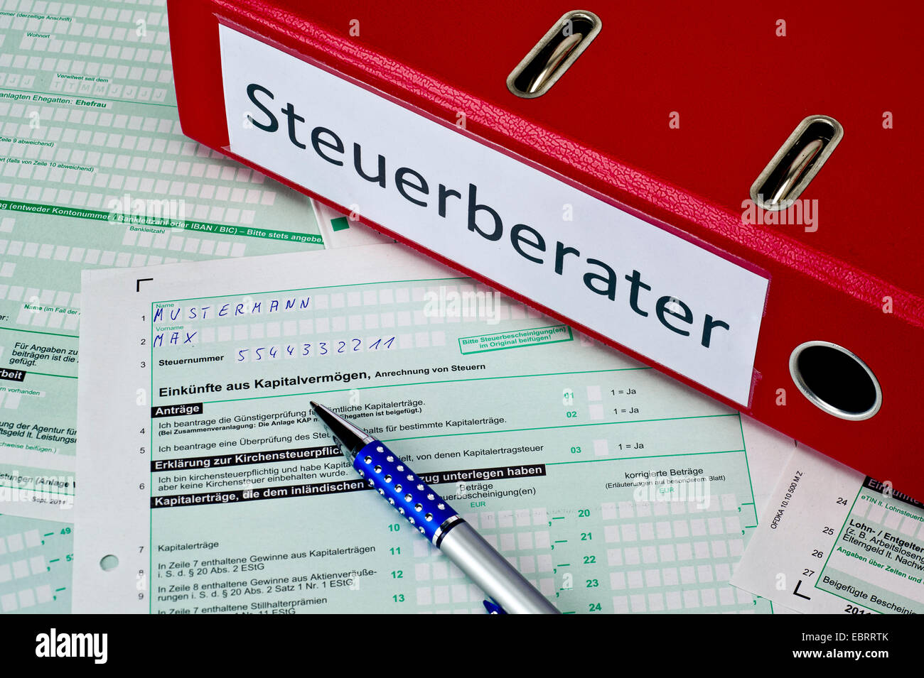 symbol picture 'tax declaration' with the focus on the declaration of ...