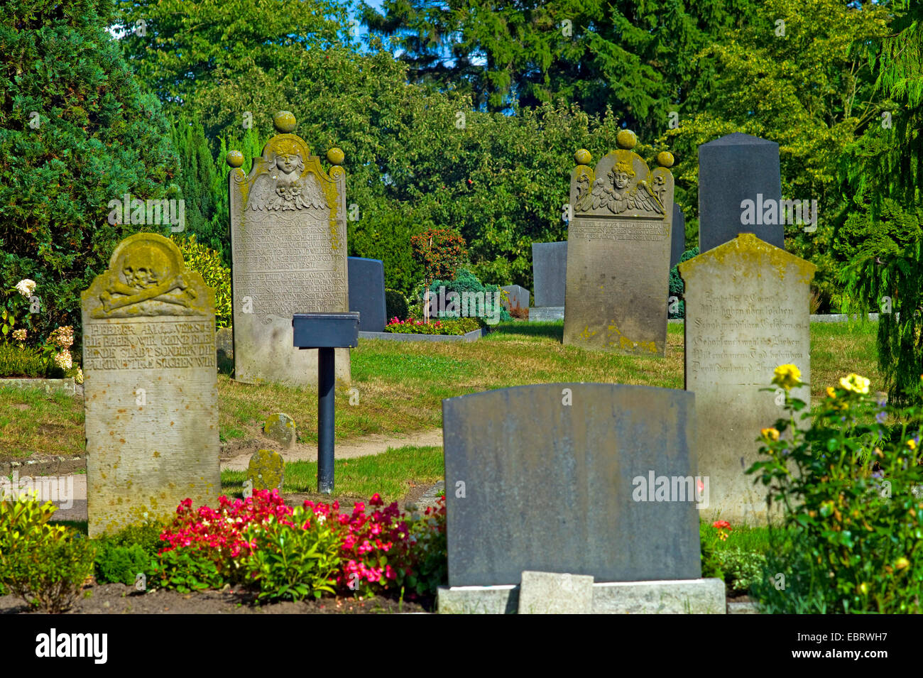 Old northern cemetery hi-res stock photography and images - Alamy