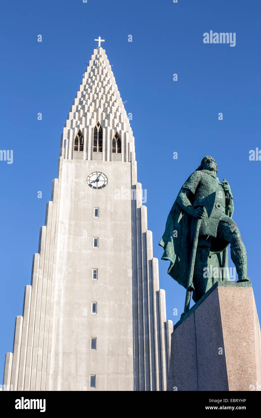 Statue outside hallgrimskirkja reykjavik iceland hi-res stock ...