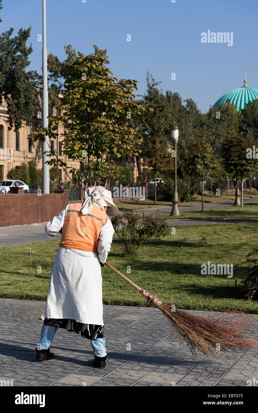 Woman road sweeper hi-res stock photography and images - Alamy