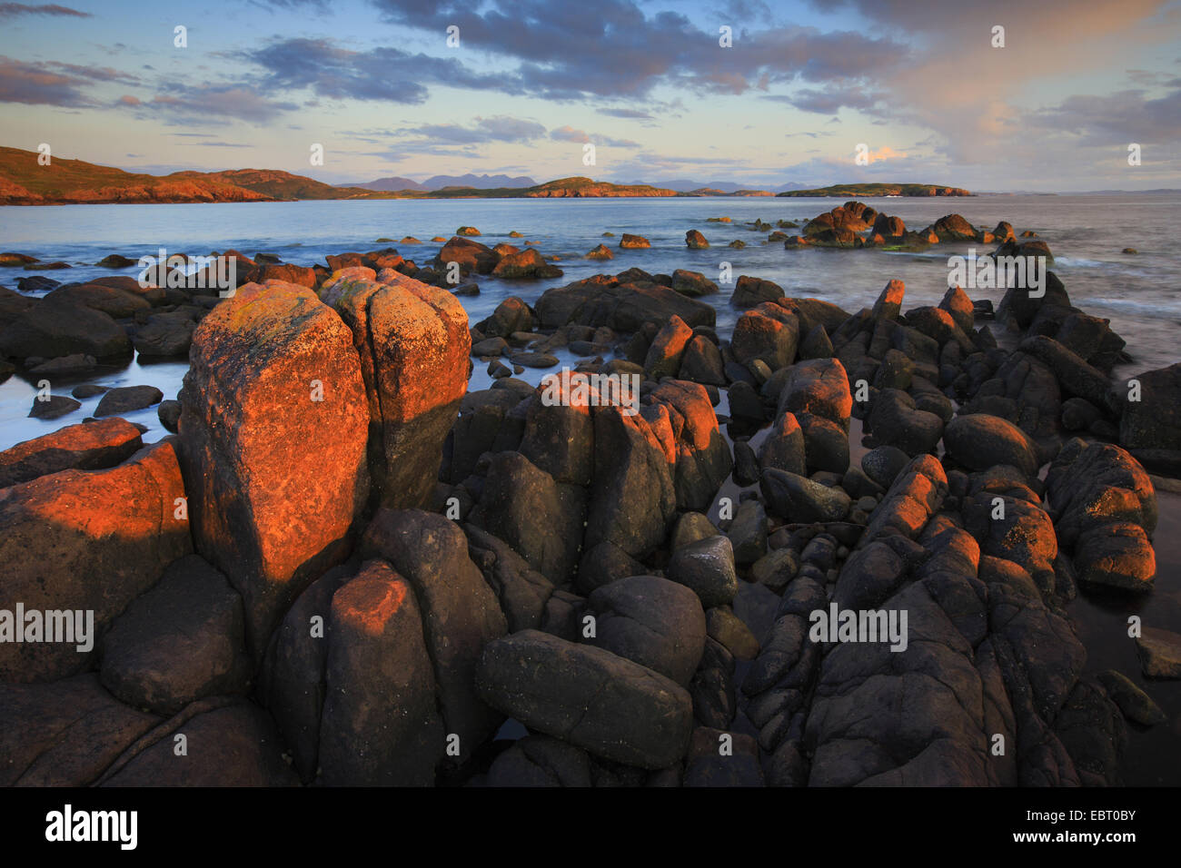 Rocky shore west coast scotland hi-res stock photography and images - Alamy