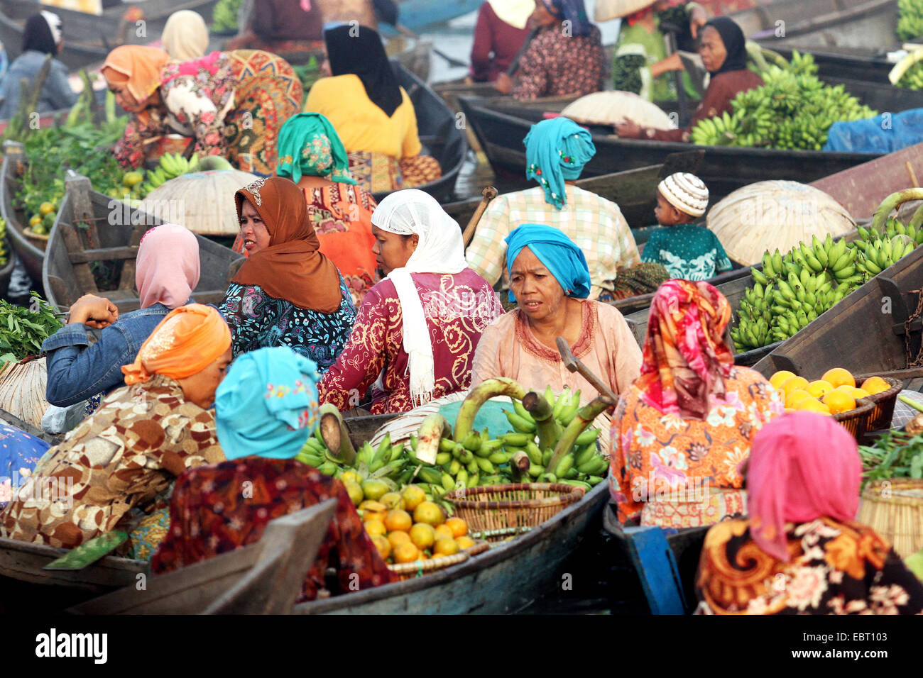 Borneo Floating Market Indonesia Stock Photo - Alamy