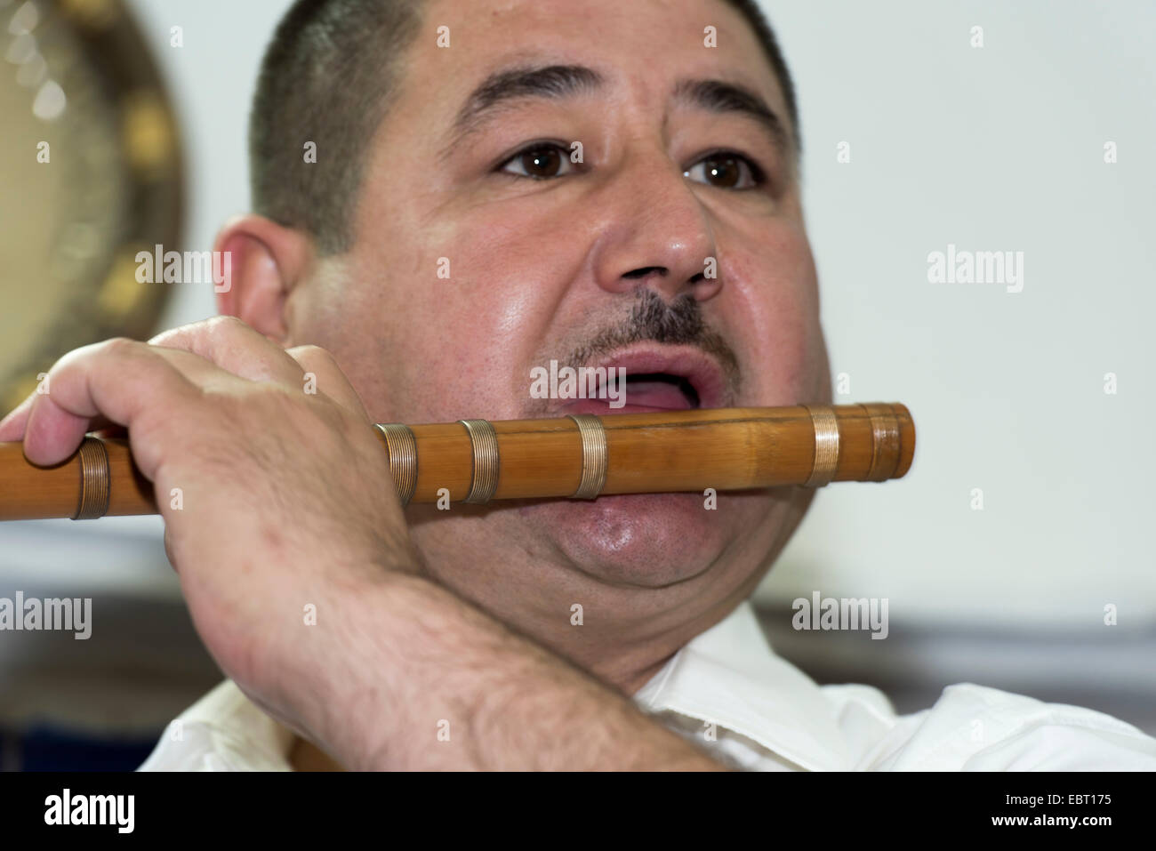 Uzbekistan musician hi-res stock photography and images - Alamy