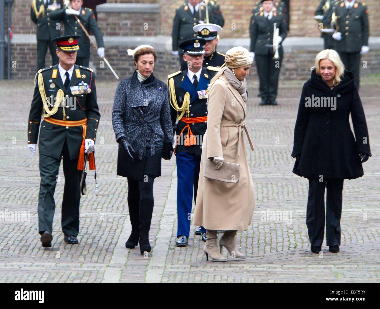 Knighthood queen hi-res stock photography and images - Alamy