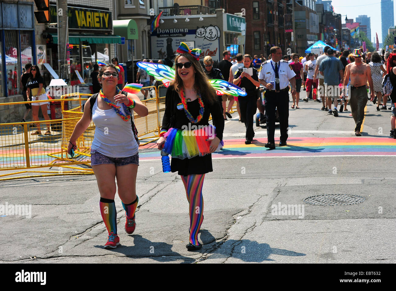 Pride crowds toronto hi-res stock photography and images - Alamy