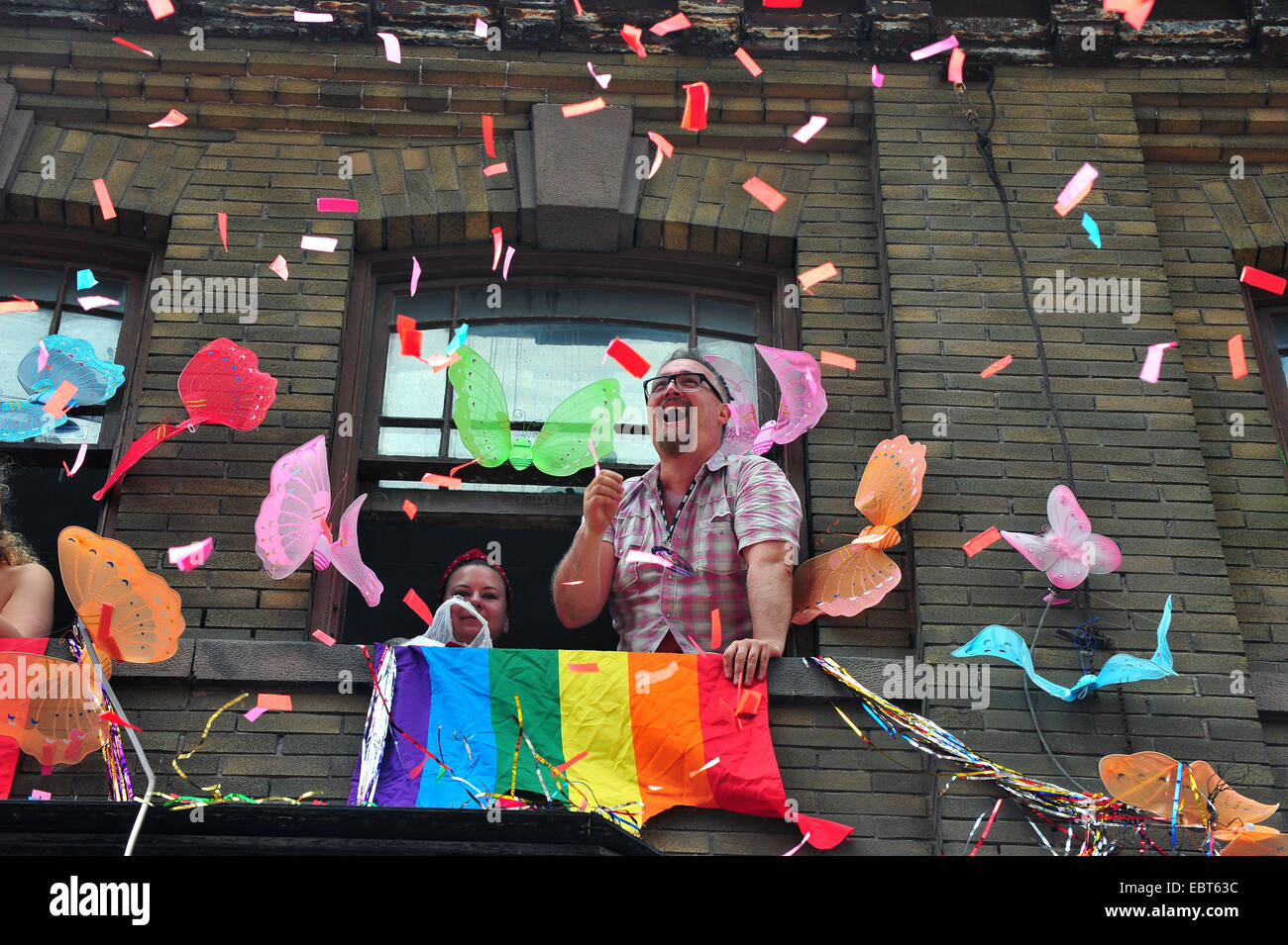 Man throwing confetti hi-res stock photography and images - Alamy