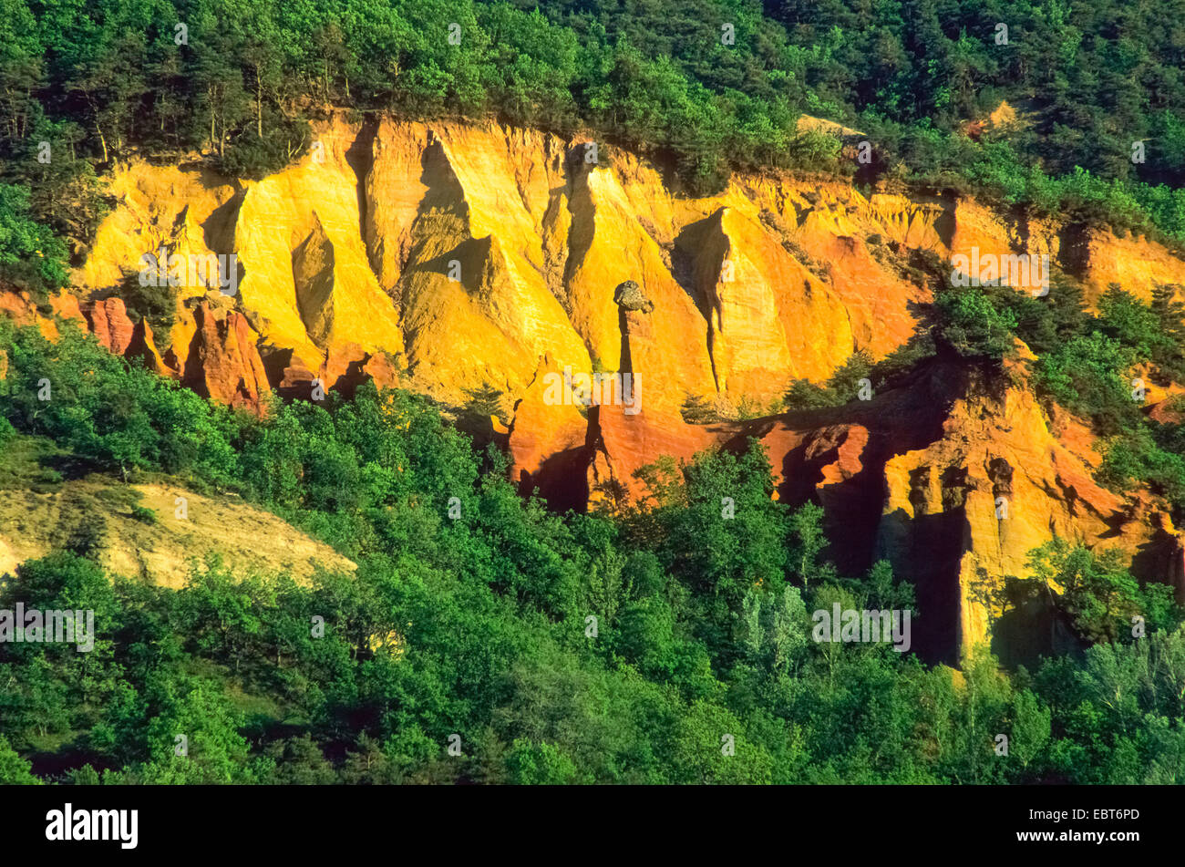 Ochre sedimentary rock hi-res stock photography and images - Alamy
