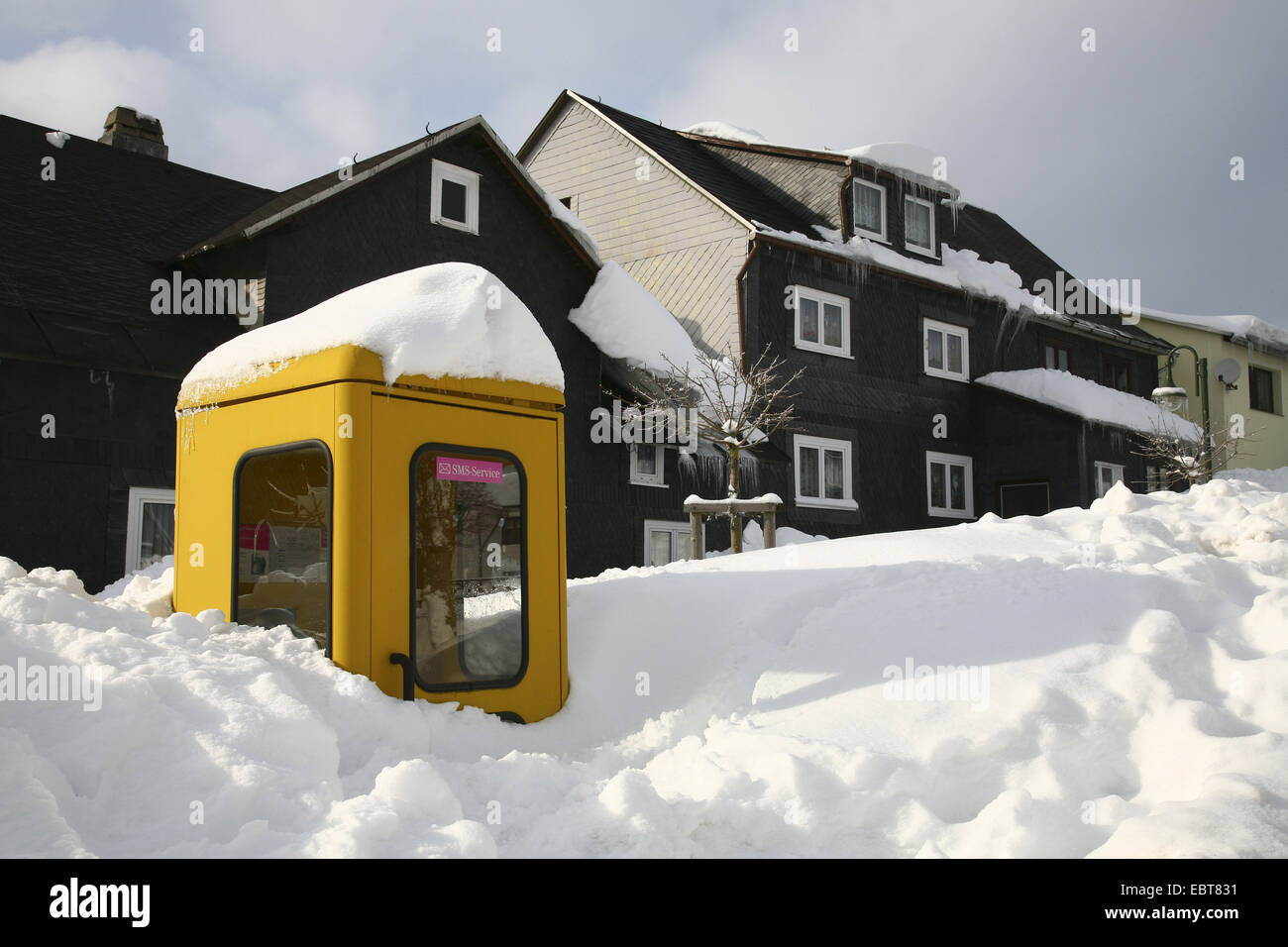 German telephone box hi-res stock photography and images - Alamy