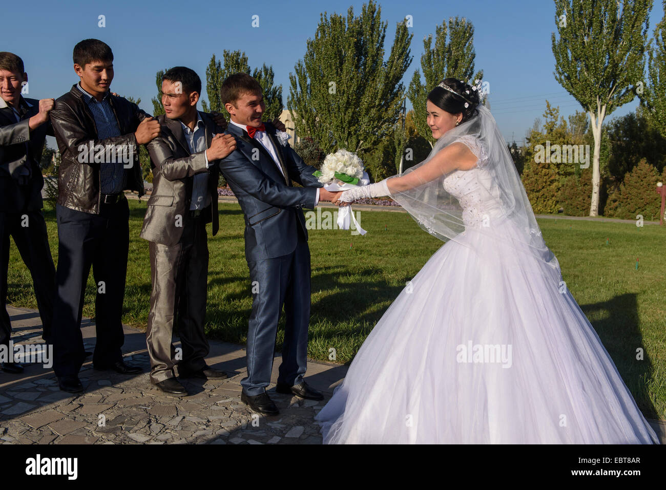 Asian bridal party hi-res stock photography and images - Alamy