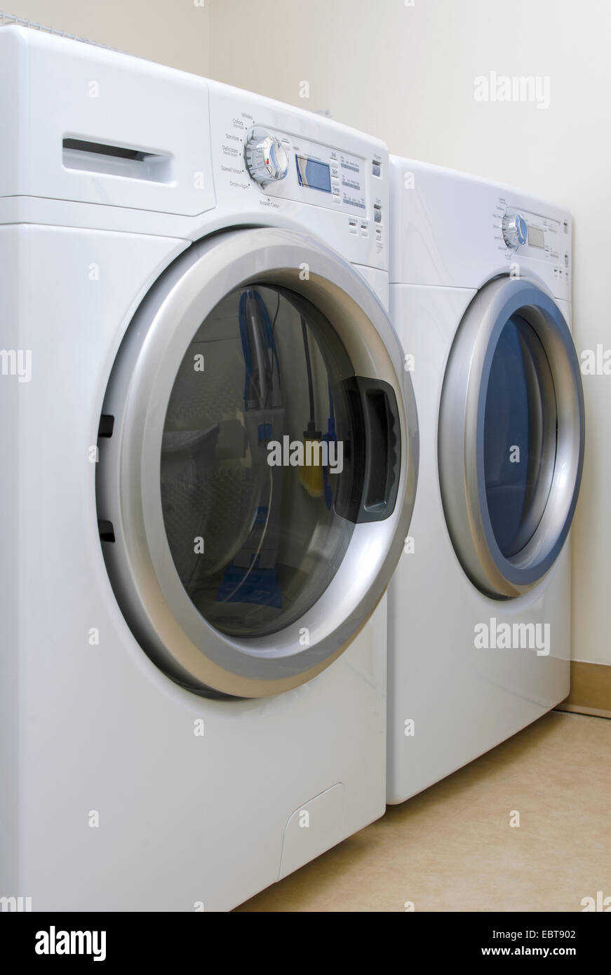Washer dryer laundry room hi-res stock photography and images - Alamy