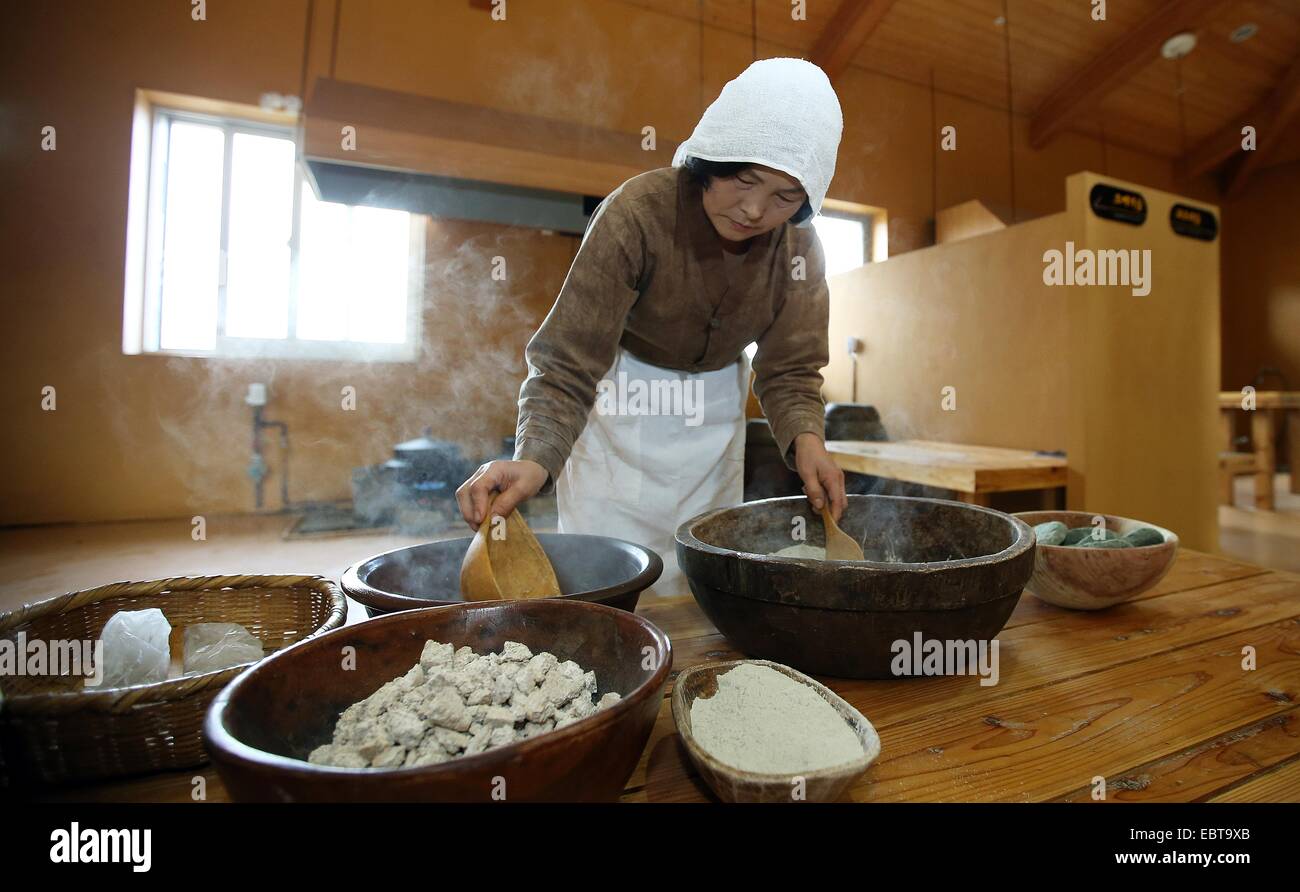 Kim Eul-jung, 84, the only master at making the traditional liquor ...