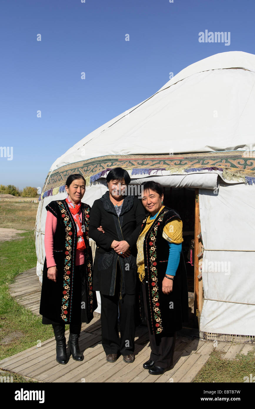 Central asian yurt hi-res stock photography and images - Alamy