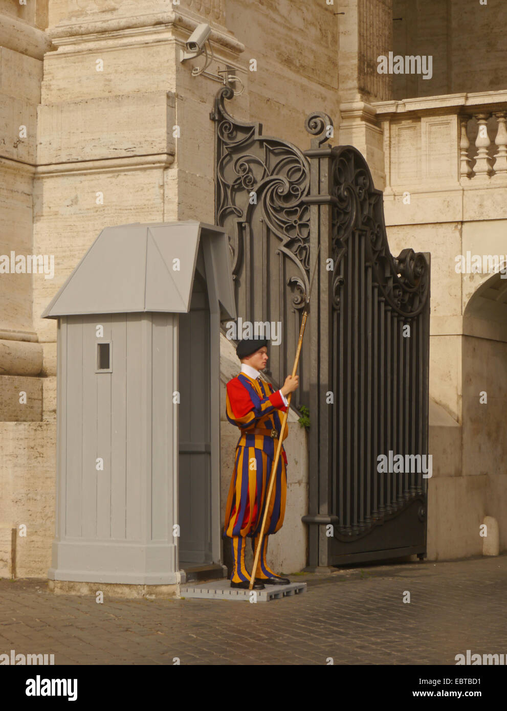 Palace guard rome hi-res stock photography and images - Alamy