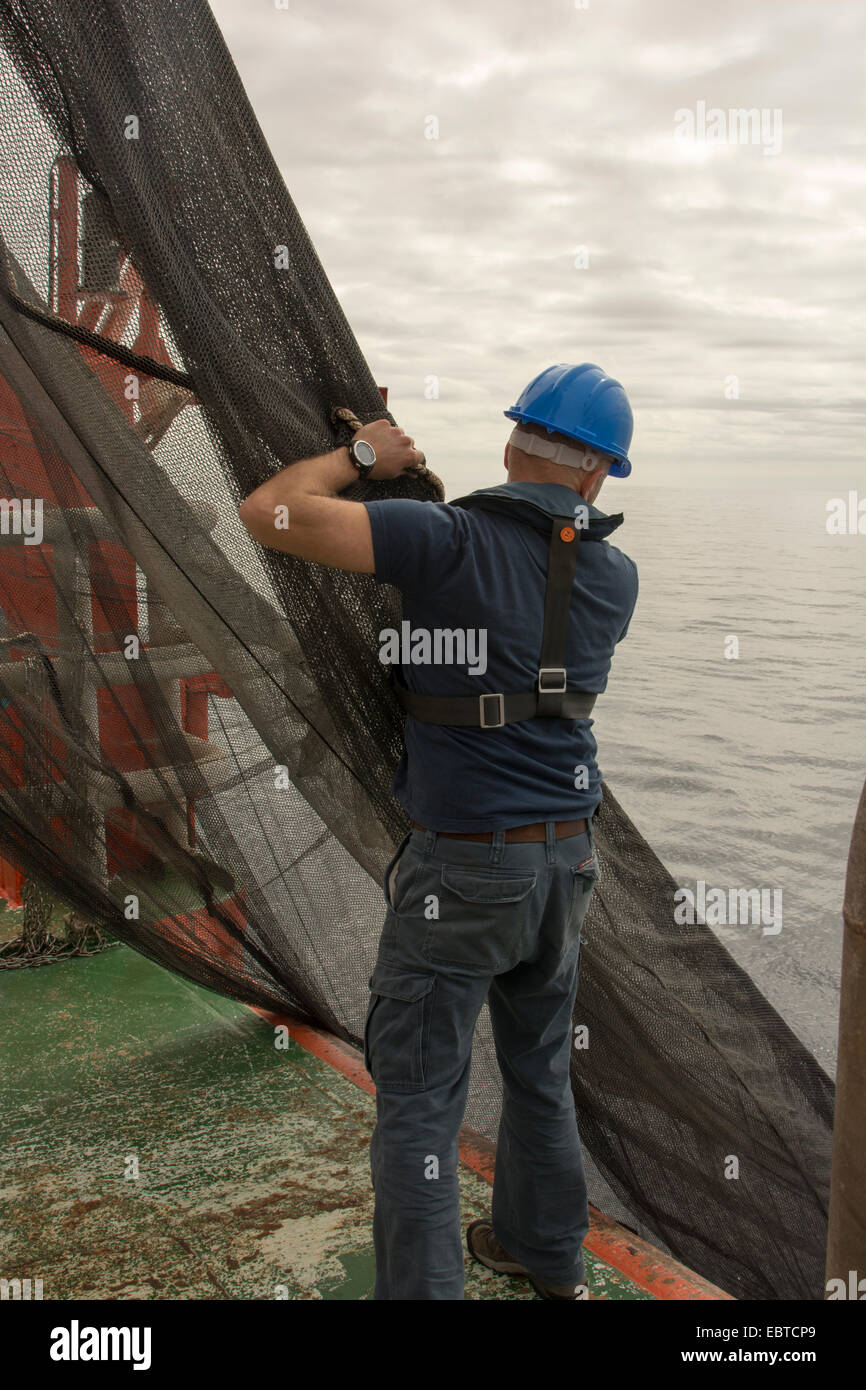 From German research vessel RV Sonne (old) the crew is launching a ...