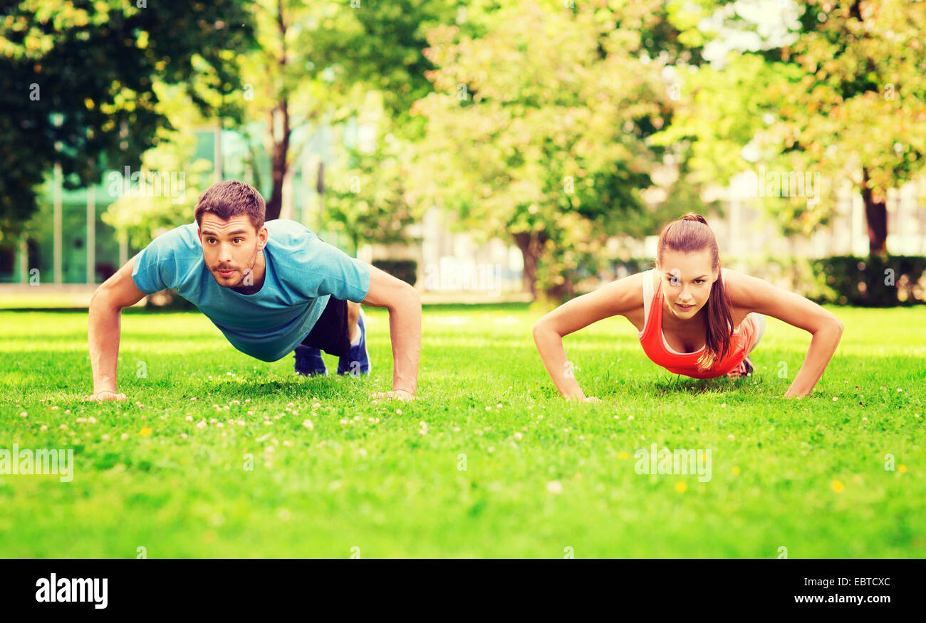 couple doing push-ups outdoors Stock Photo - Alamy