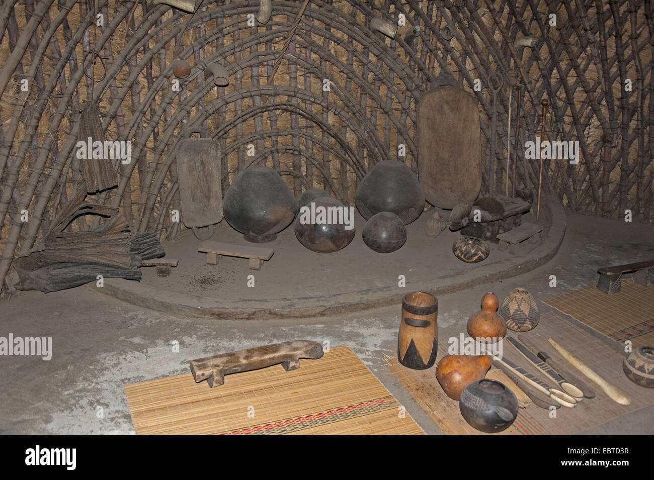 Traditional zulu house hi-res stock photography and images - Alamy