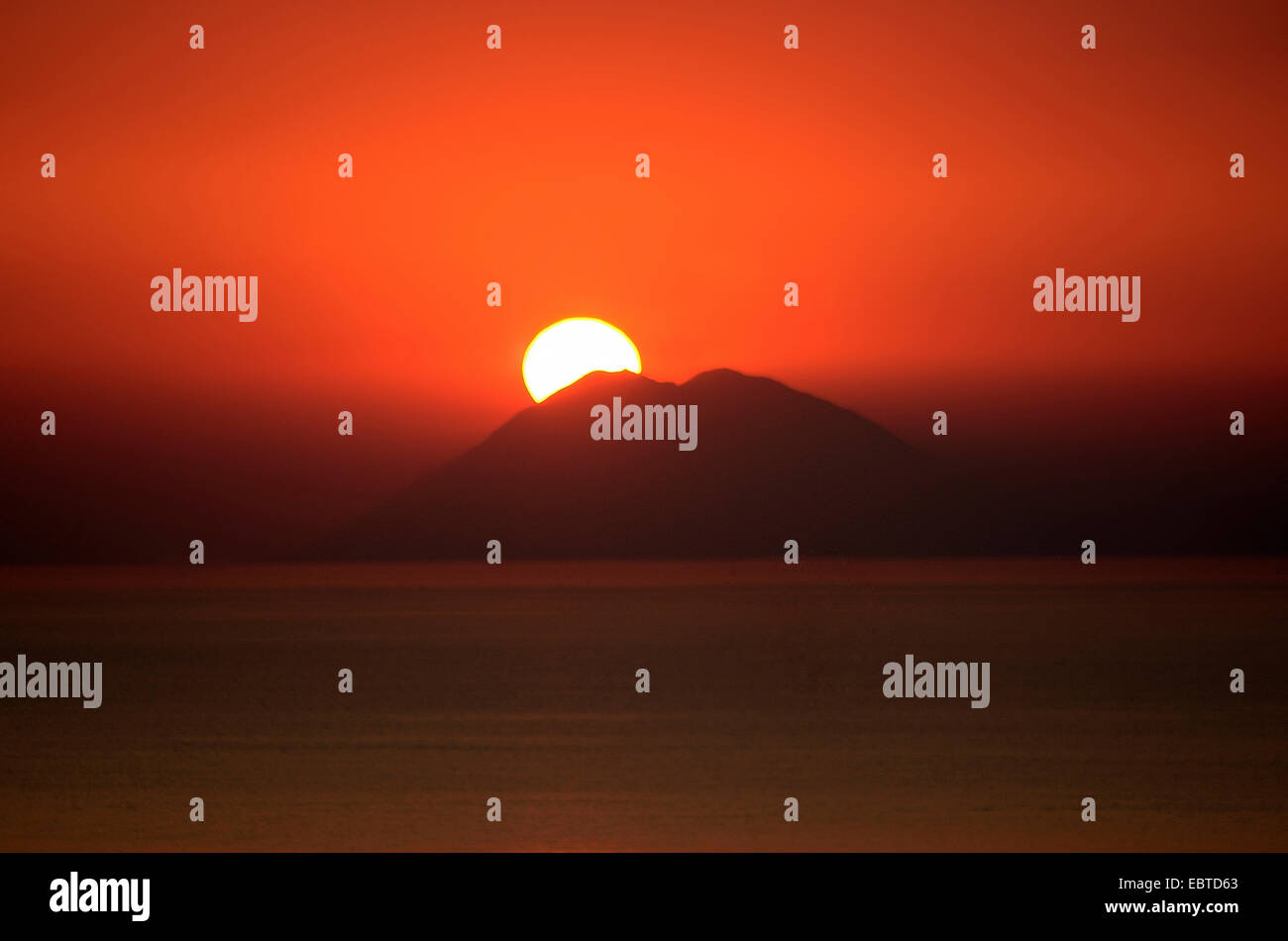 Stromboli volcano view hi-res stock photography and images - Alamy