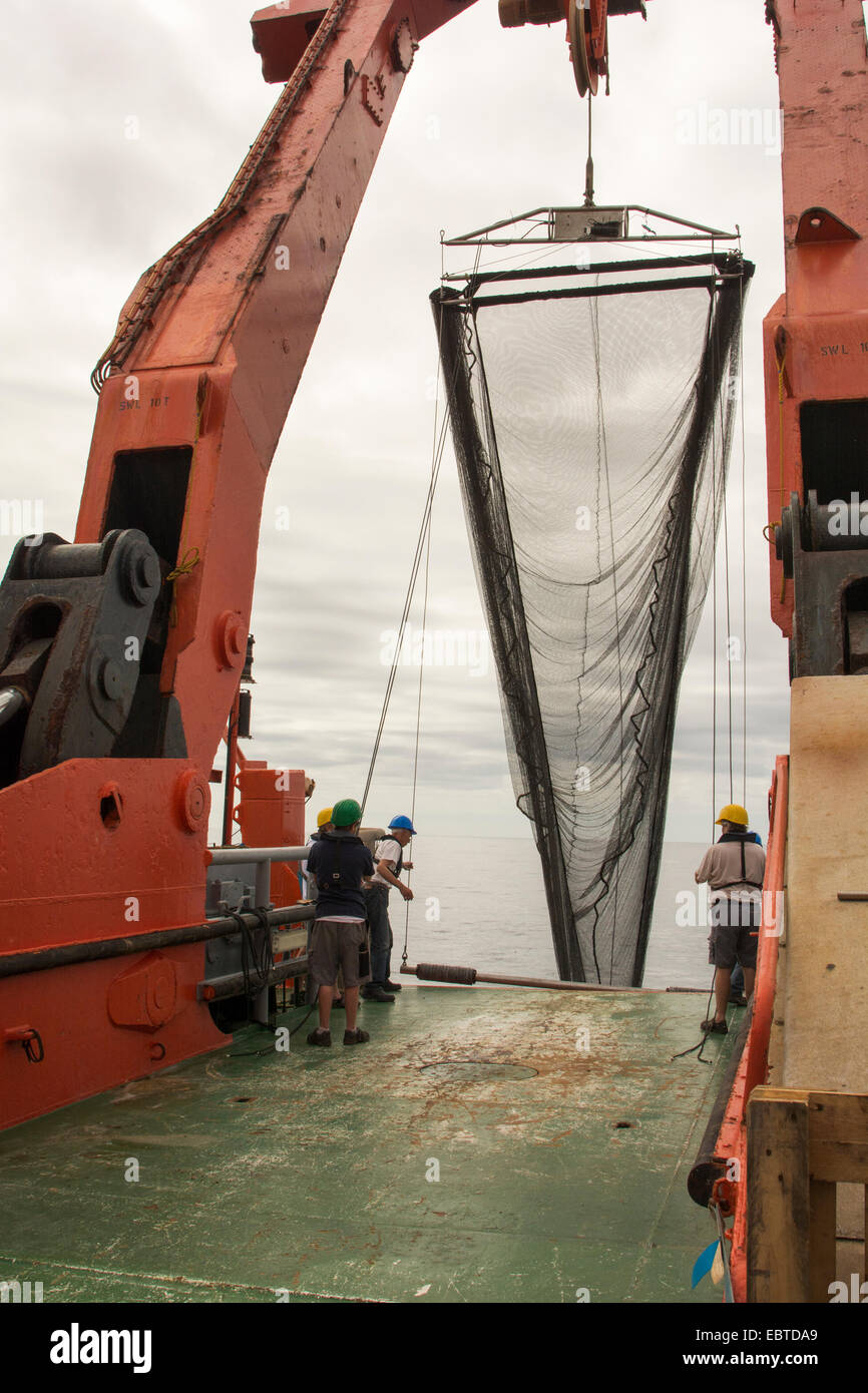 From German research vessel RV Sonne (old) the crew is launching a ...