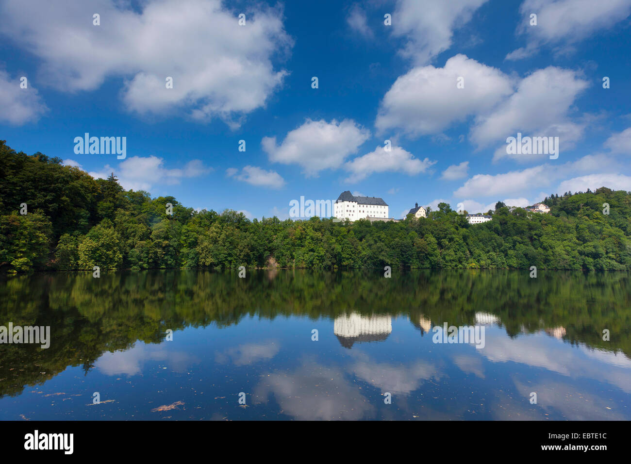 storage lake Bleilochtalsperre and Burgk Castle, Germany, Thueringen ...