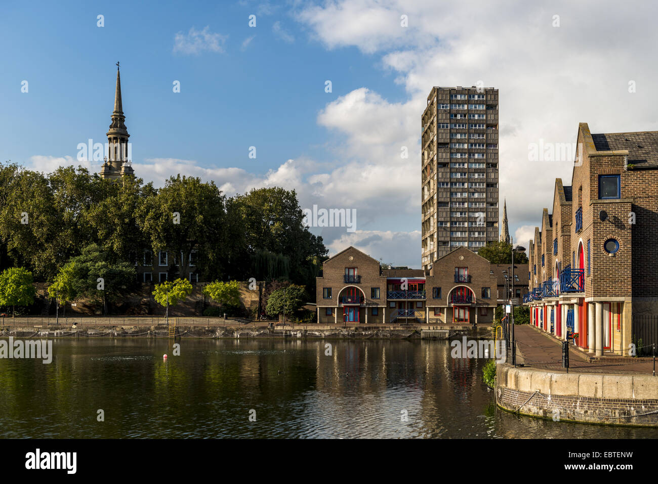 Wapping london docks hi-res stock photography and images - Alamy
