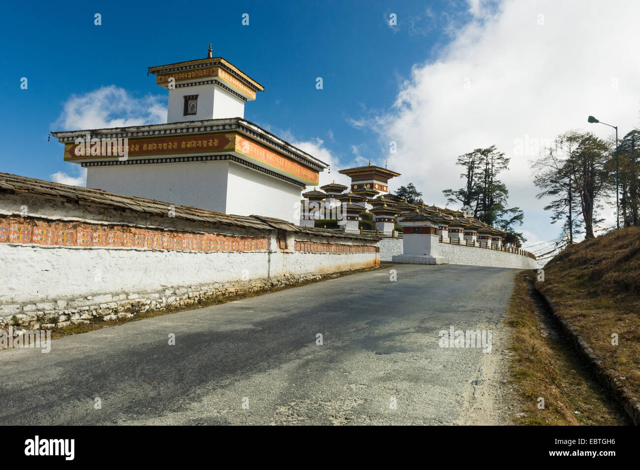 Dochula Pass, 108 chortens From Thimphu to Punakha, Bhutan Stock Photo ...