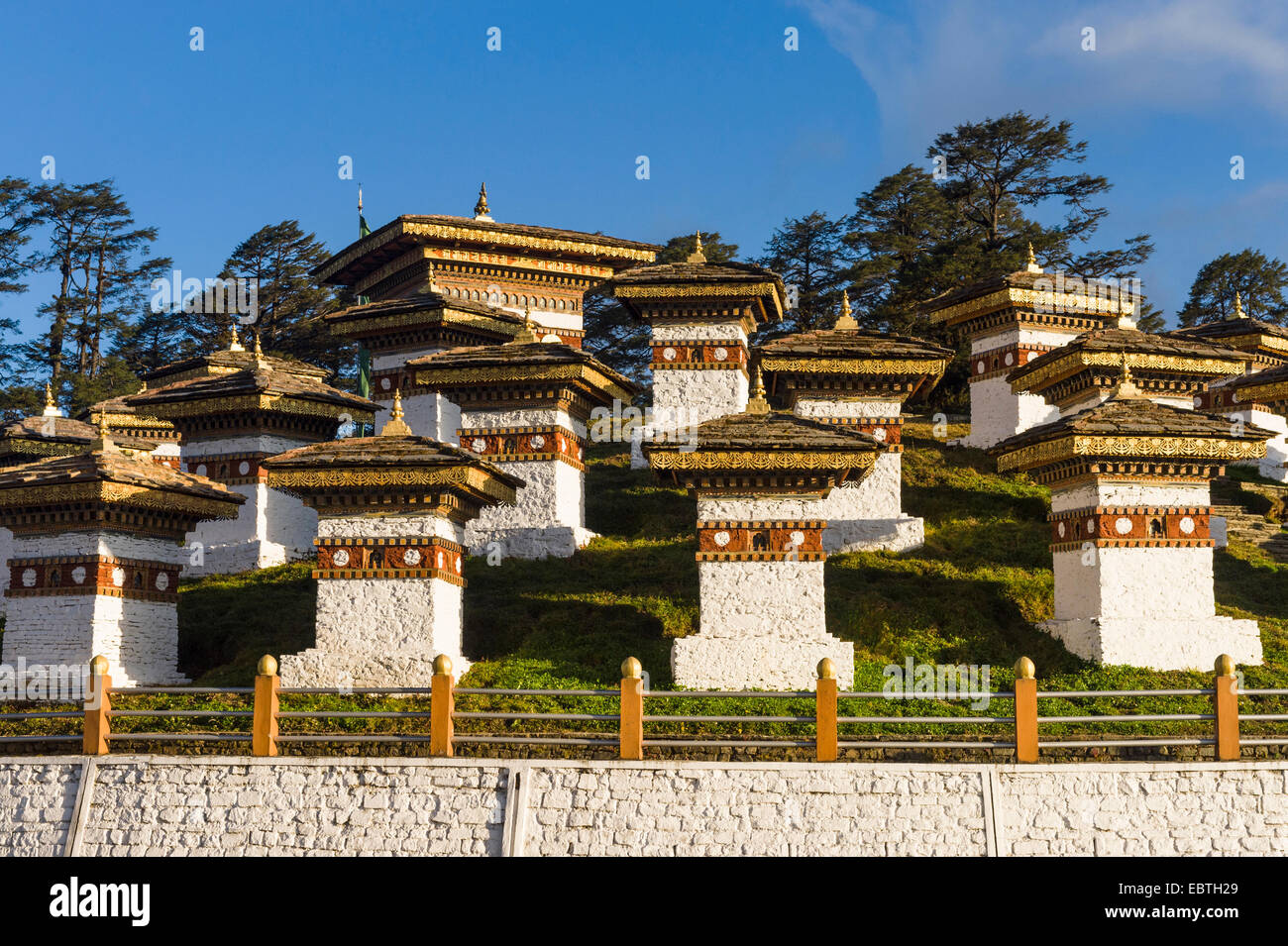 Dochula Pass, 108 chortens From Thimphu to Punakha, Bhutan Stock Photo ...