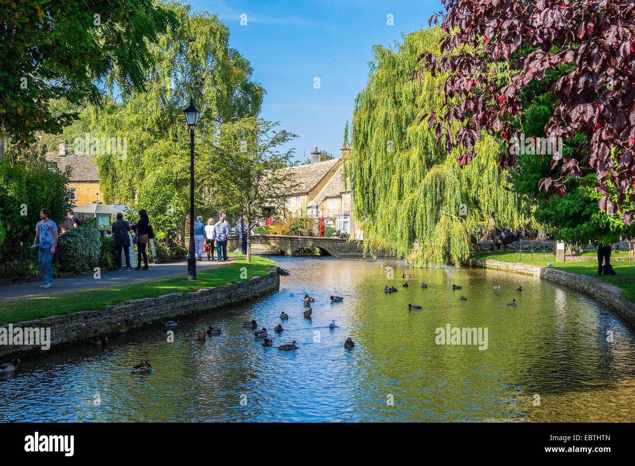 River Windrush Bourton-on-the-Water Cotswolds village Gloucestershire ...