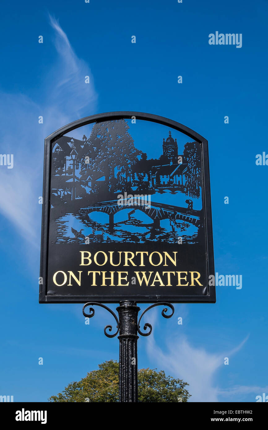 Village sign gloucestershire hi-res stock photography and images - Alamy