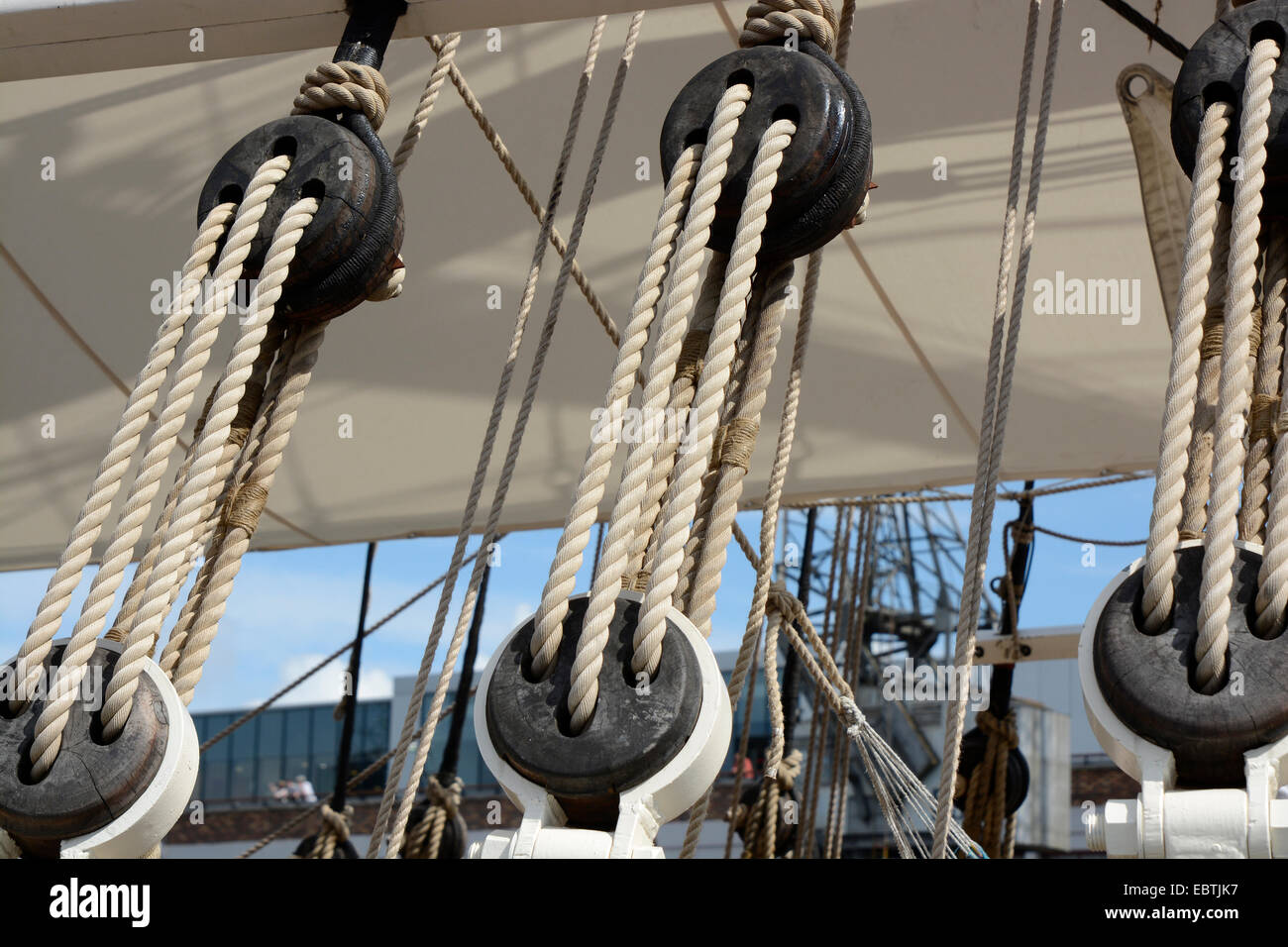 Block rigging on ship hi-res stock photography and images - Alamy