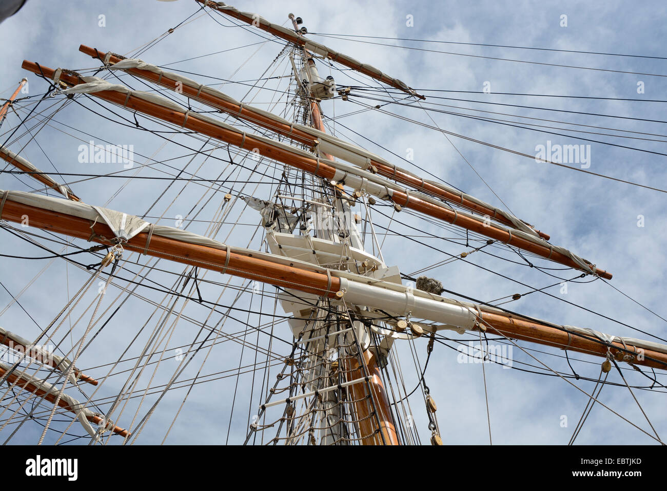 Mast with spars and rigging on sailing ship in Bristol Harbour, Avon ...