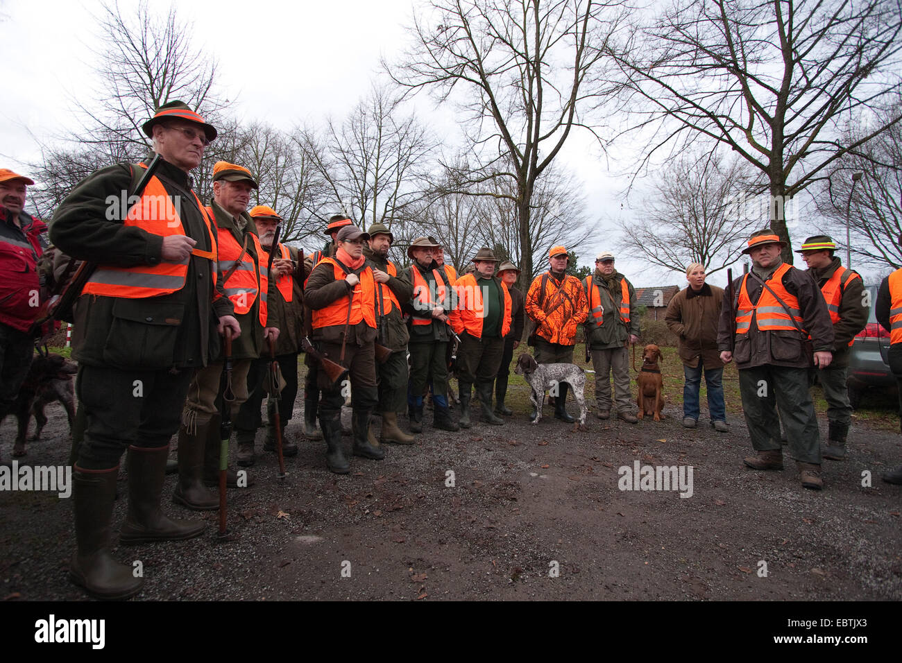 Hunting groups hi-res stock photography and images - Alamy