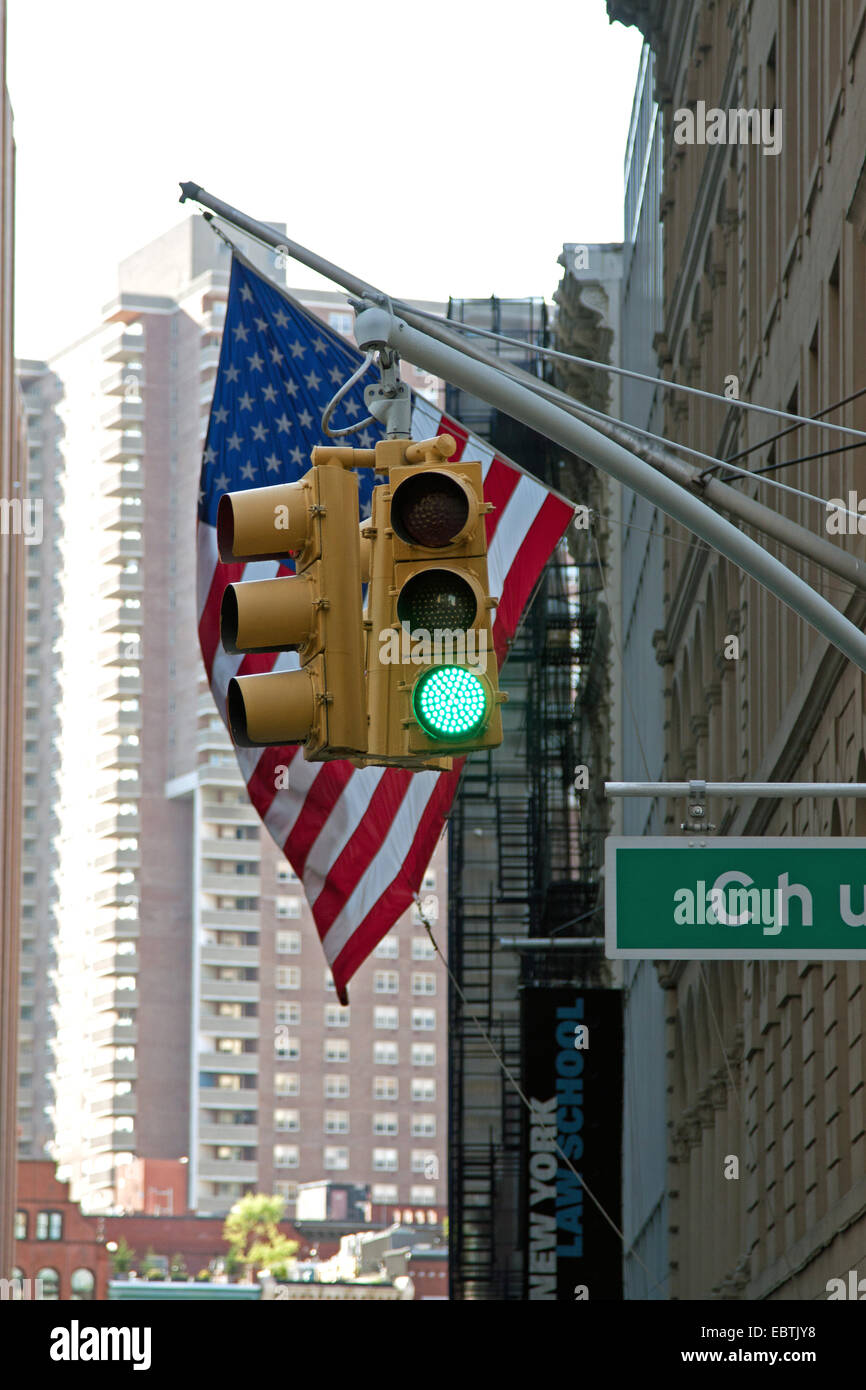 Green traffic sign hi-res stock photography and images - Alamy