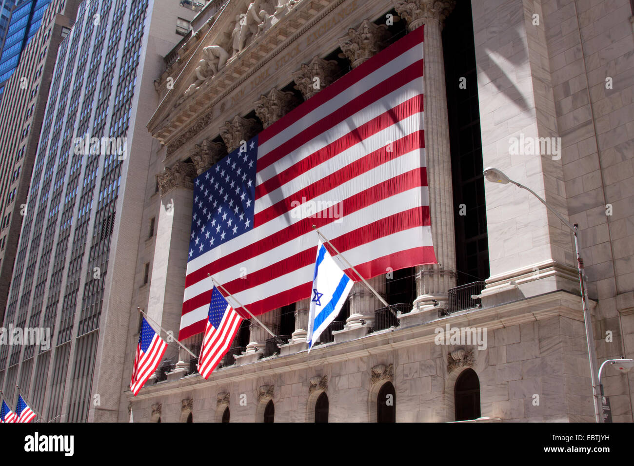 Nyse stock exchange facade american flag column columns hi-res stock ...