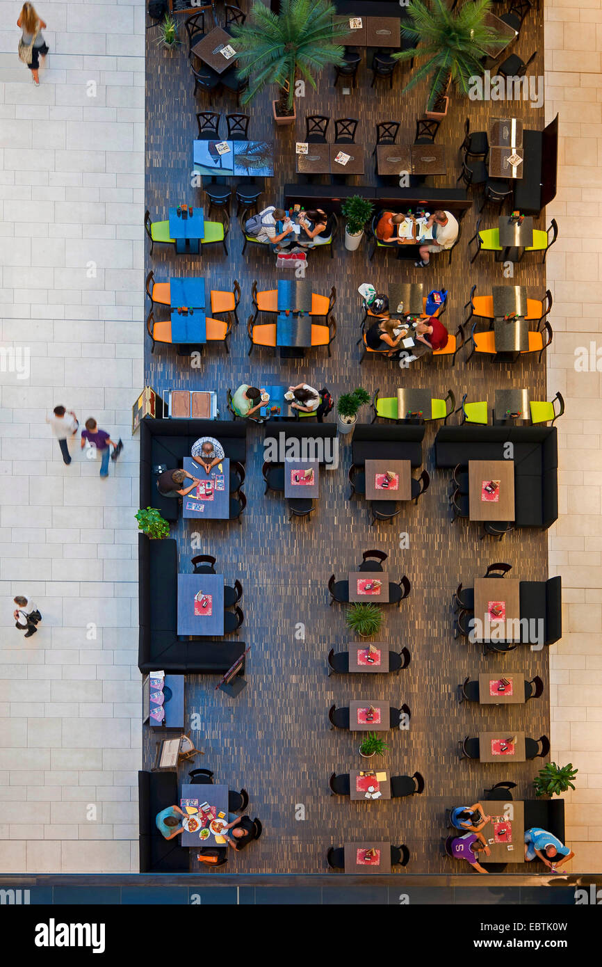 Restaurant canopies hi-res stock photography and images - Alamy