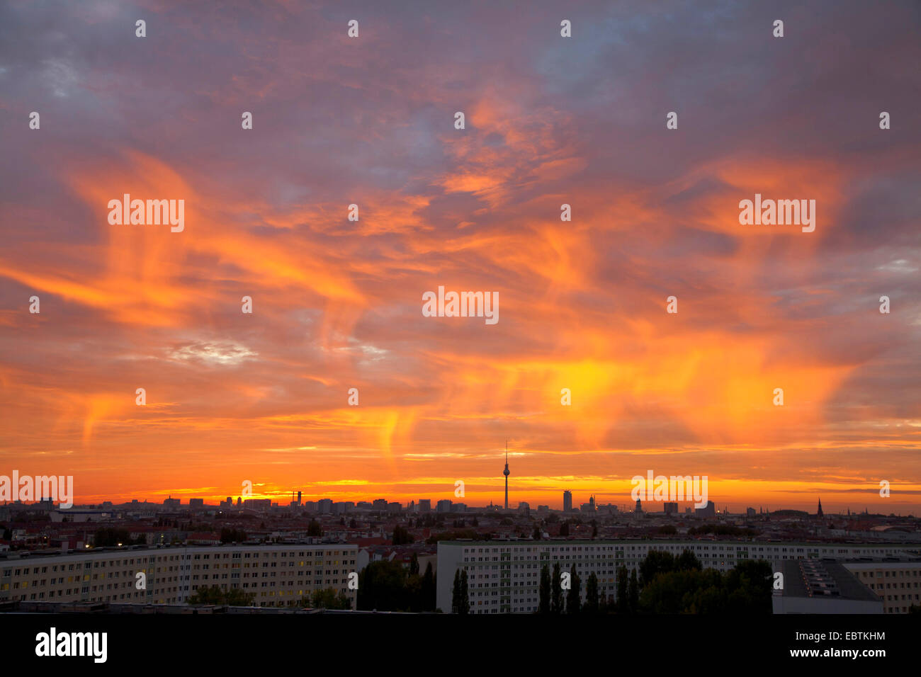Severe weather center hi-res stock photography and images - Alamy