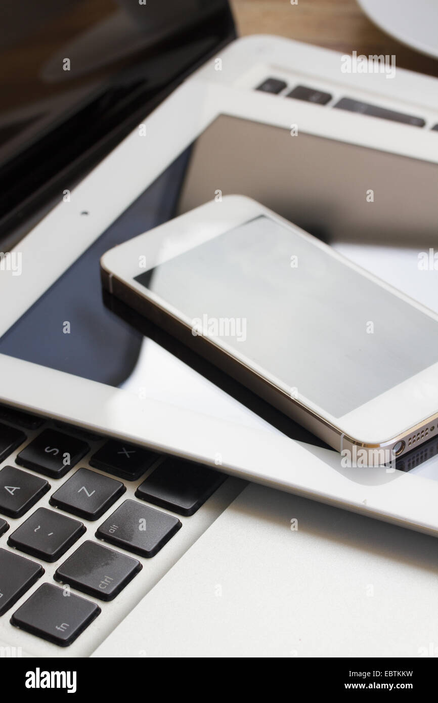 modern computer devices Stock Photo - Alamy