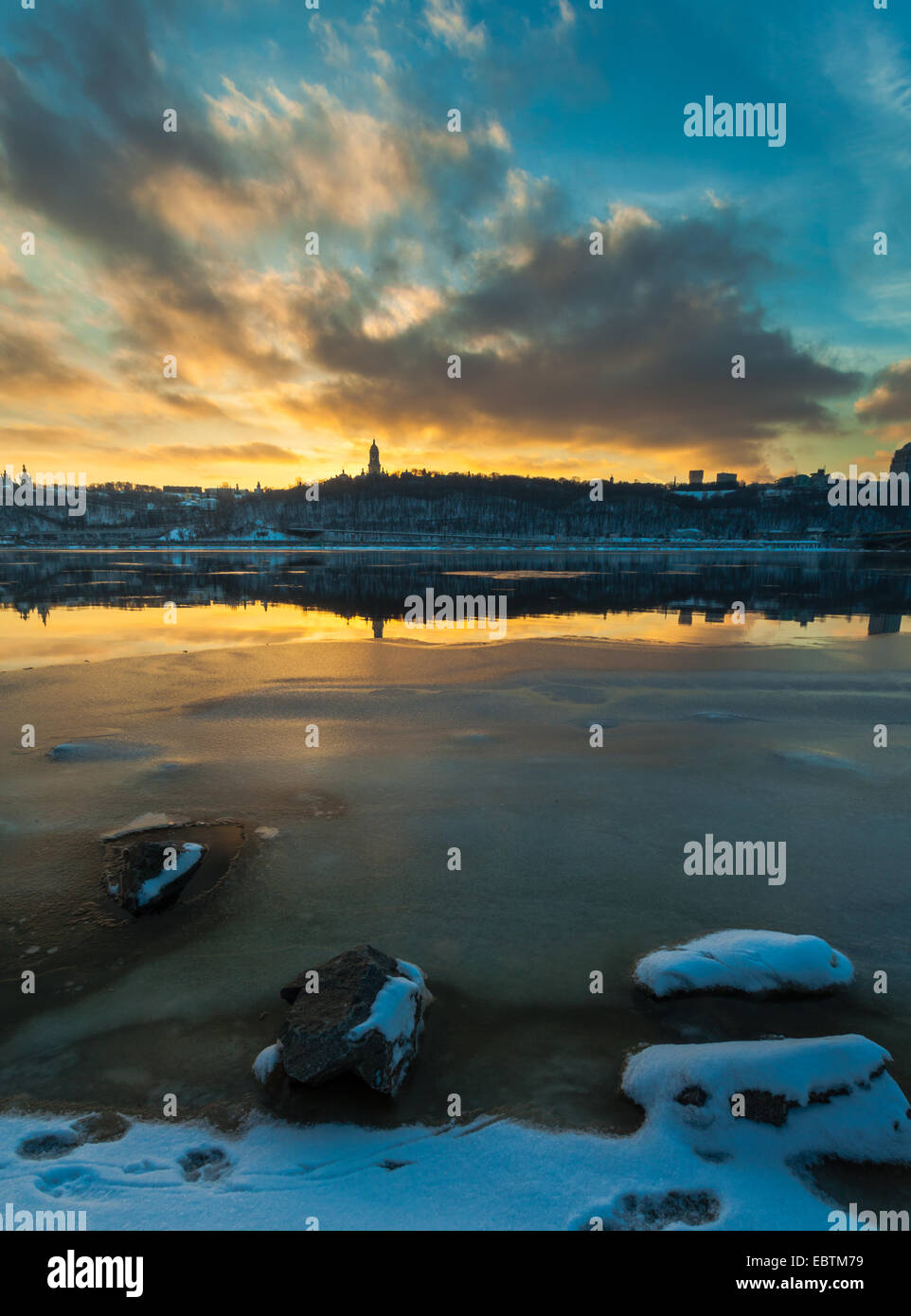 Winter landscape, dawn over the river, morning Stock Photo - Alamy