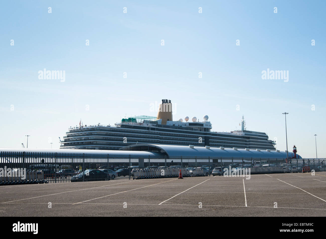 MV Arcadia docked at the Ocean Terminal in Southampton, Hampshire ...