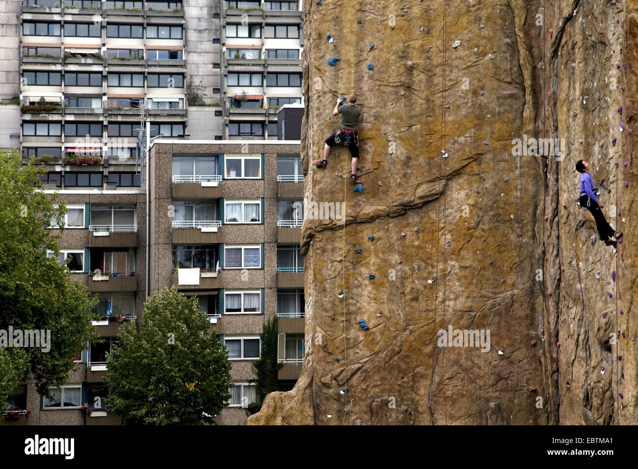 Free climbers building hi-res stock photography and images - Alamy