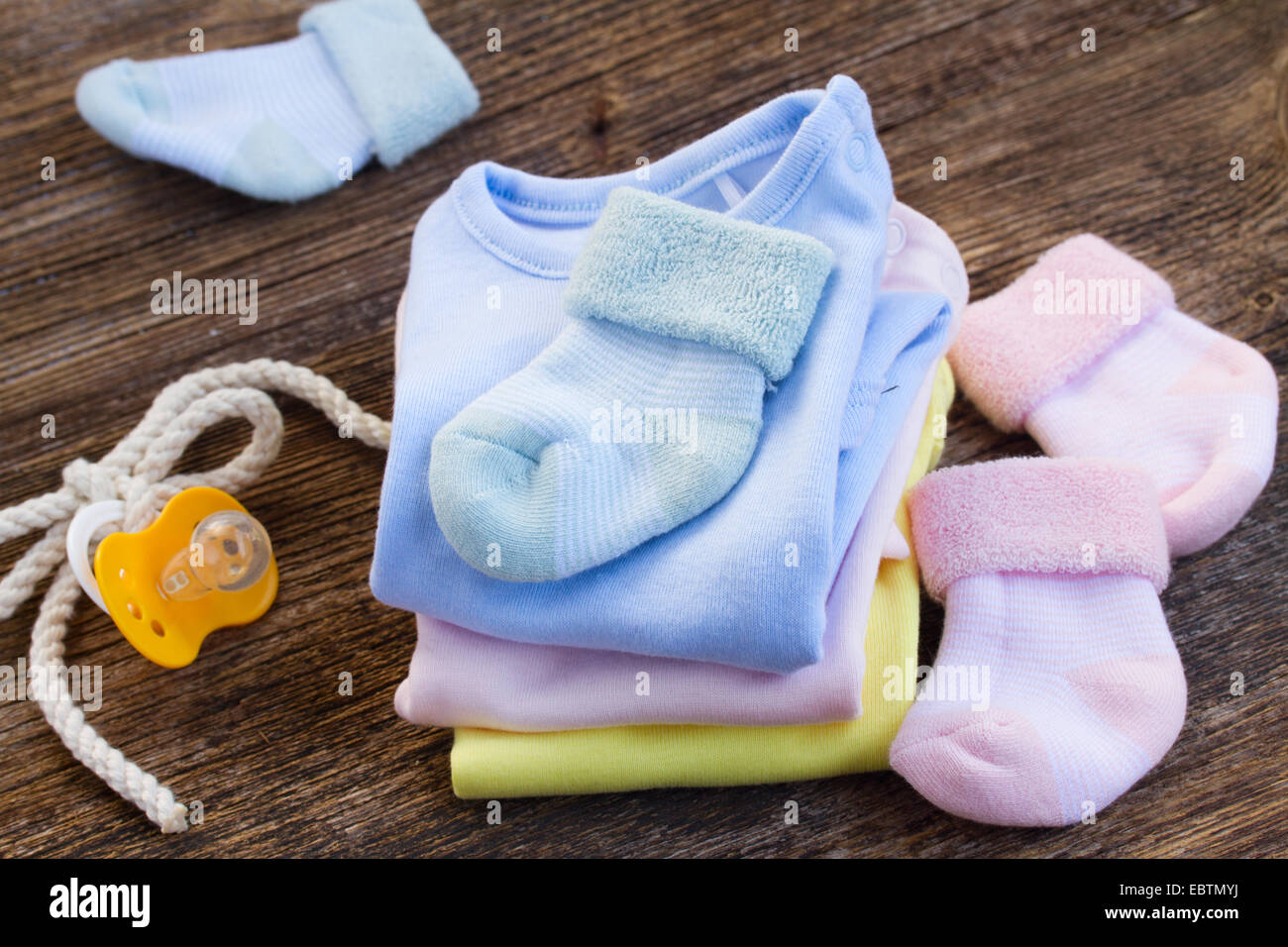 Baby clothes hi-res stock photography and images - Alamy