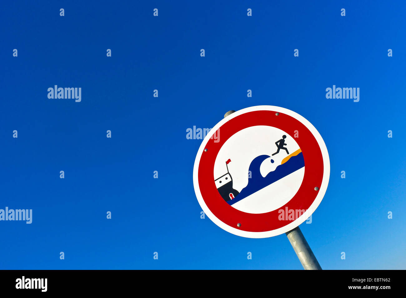 wave action warning sign at riverbank of Elbe, Germany, Lower Saxony ...