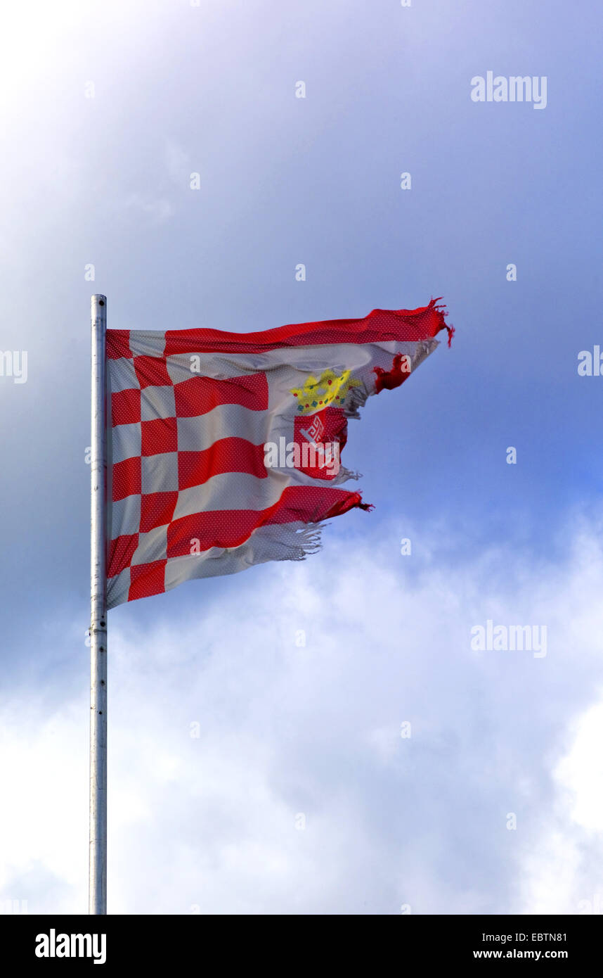 White flag poles hi-res stock photography and images - Alamy